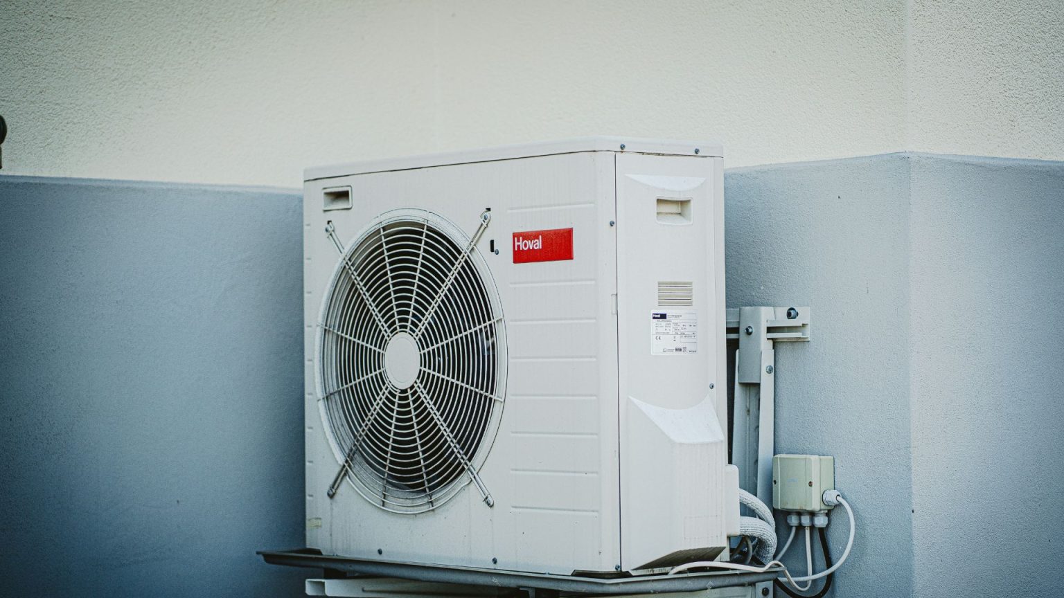 Robot Pool Cleaner: Best Pool Cleaners for Winter Pool Maintenance